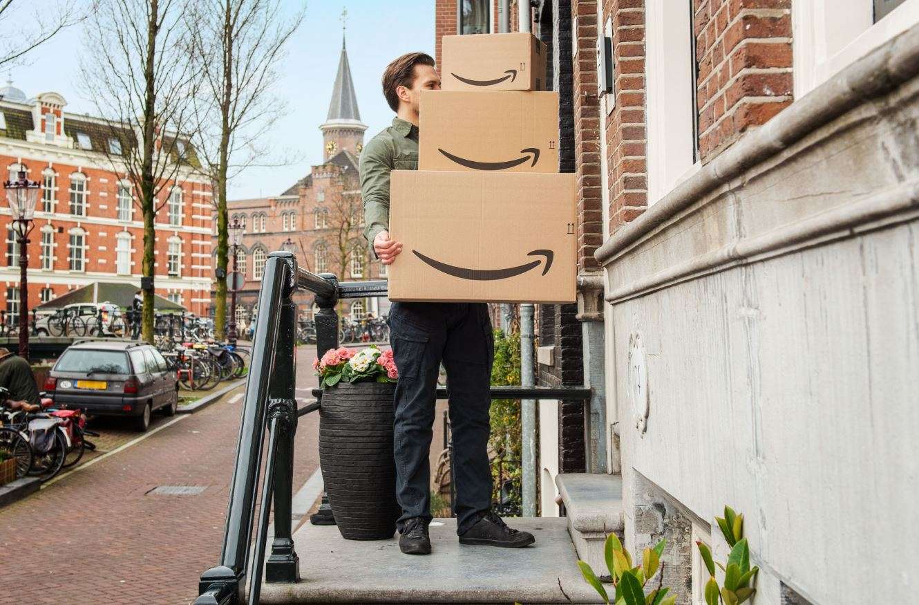 Amazon uses police as pick-up points - RetailDetail EU