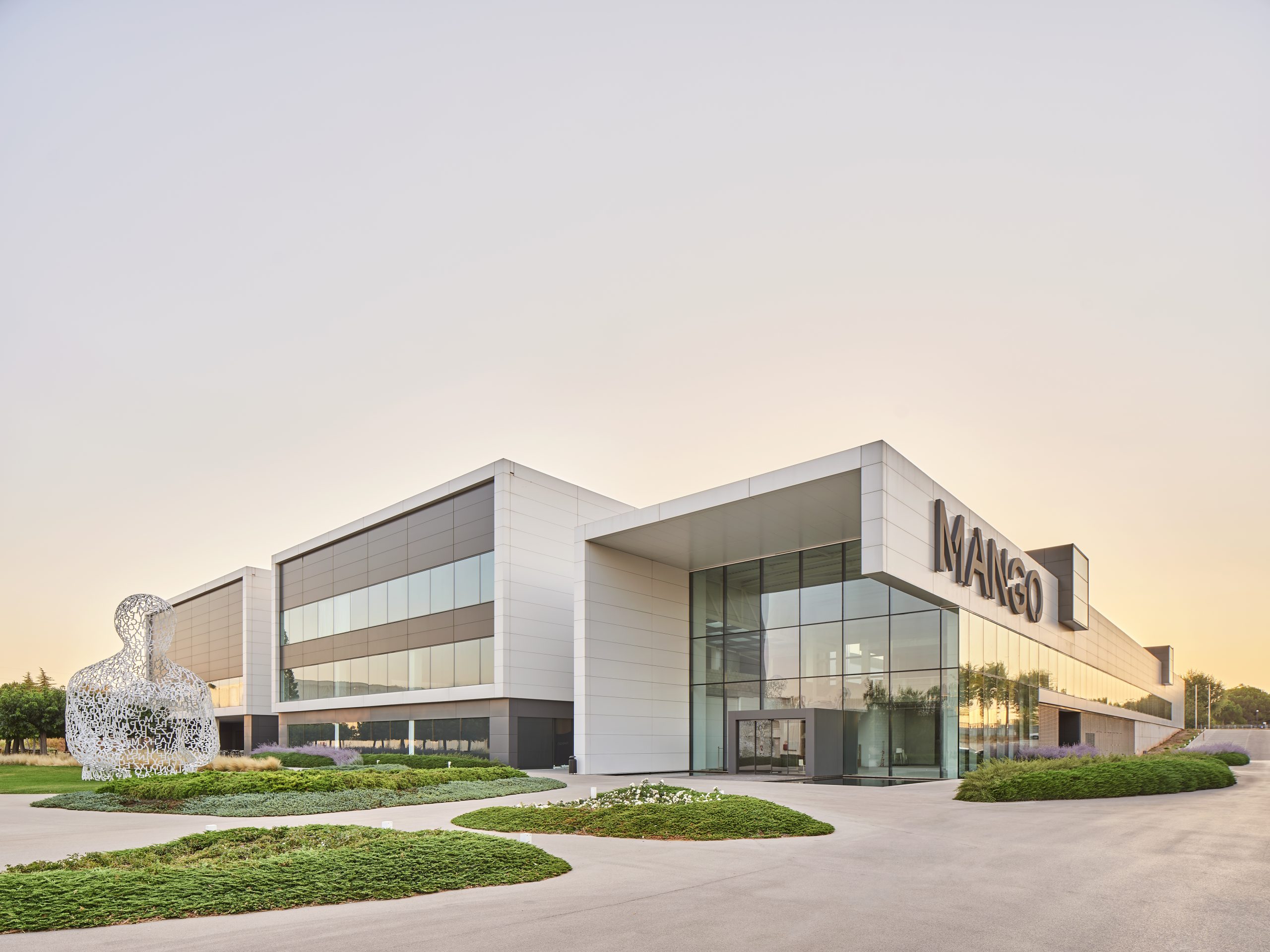 Mango in the new: new headquarters, new name, new structure ...