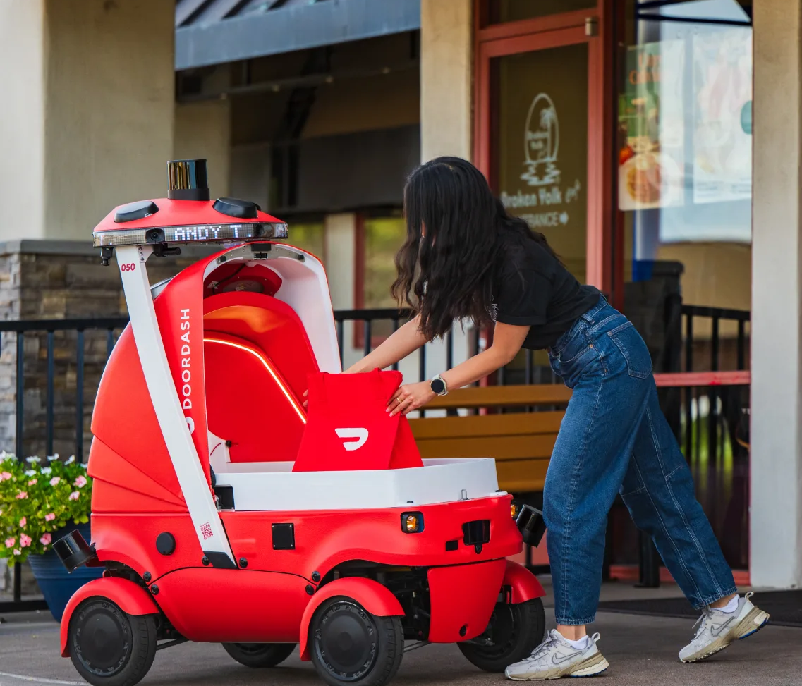 DoorDash unveils Dot, an autonomous delivery robot for local merchants ...