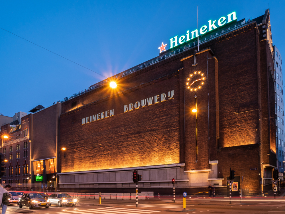 Reorganization at Heineken: 400 jobs threatened at headquarters ...
