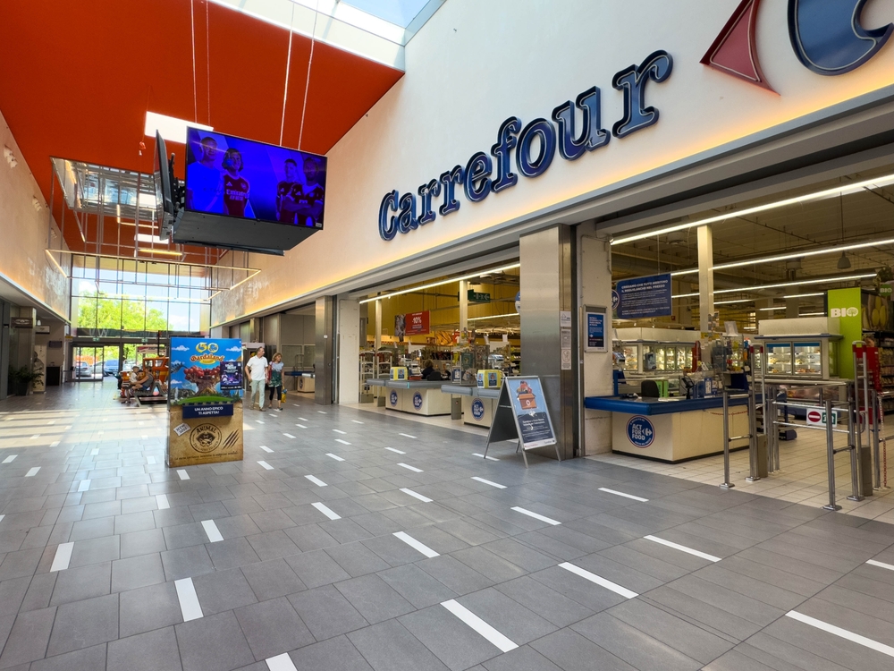 How the new owner wants to revive the Italian Carrefour stores ...