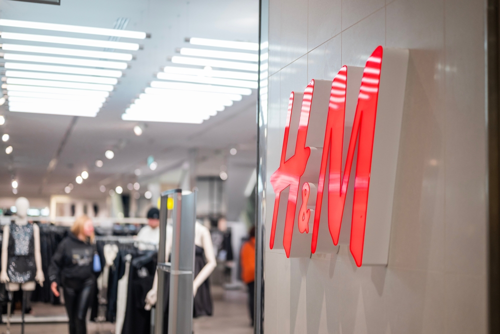 H&M to close European customer service center in the Netherlands: 250 ...